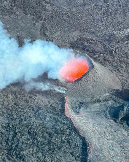 Helicopter Tour to the Active Volcano - BusTravel Iceland