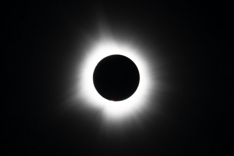 Total solar eclipse iceland 2026 - BusTravel Iceland